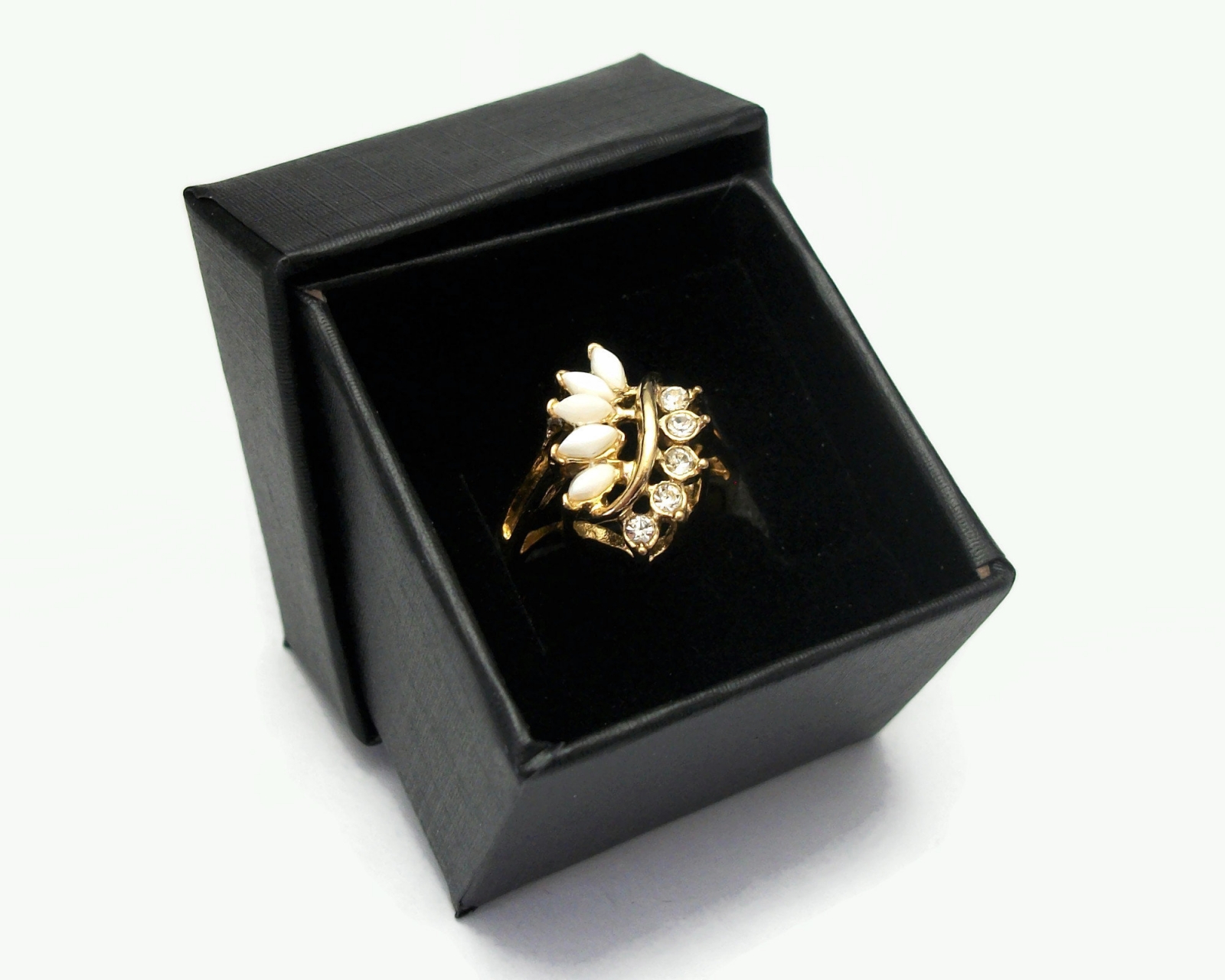 Vintage uncas gold ring store