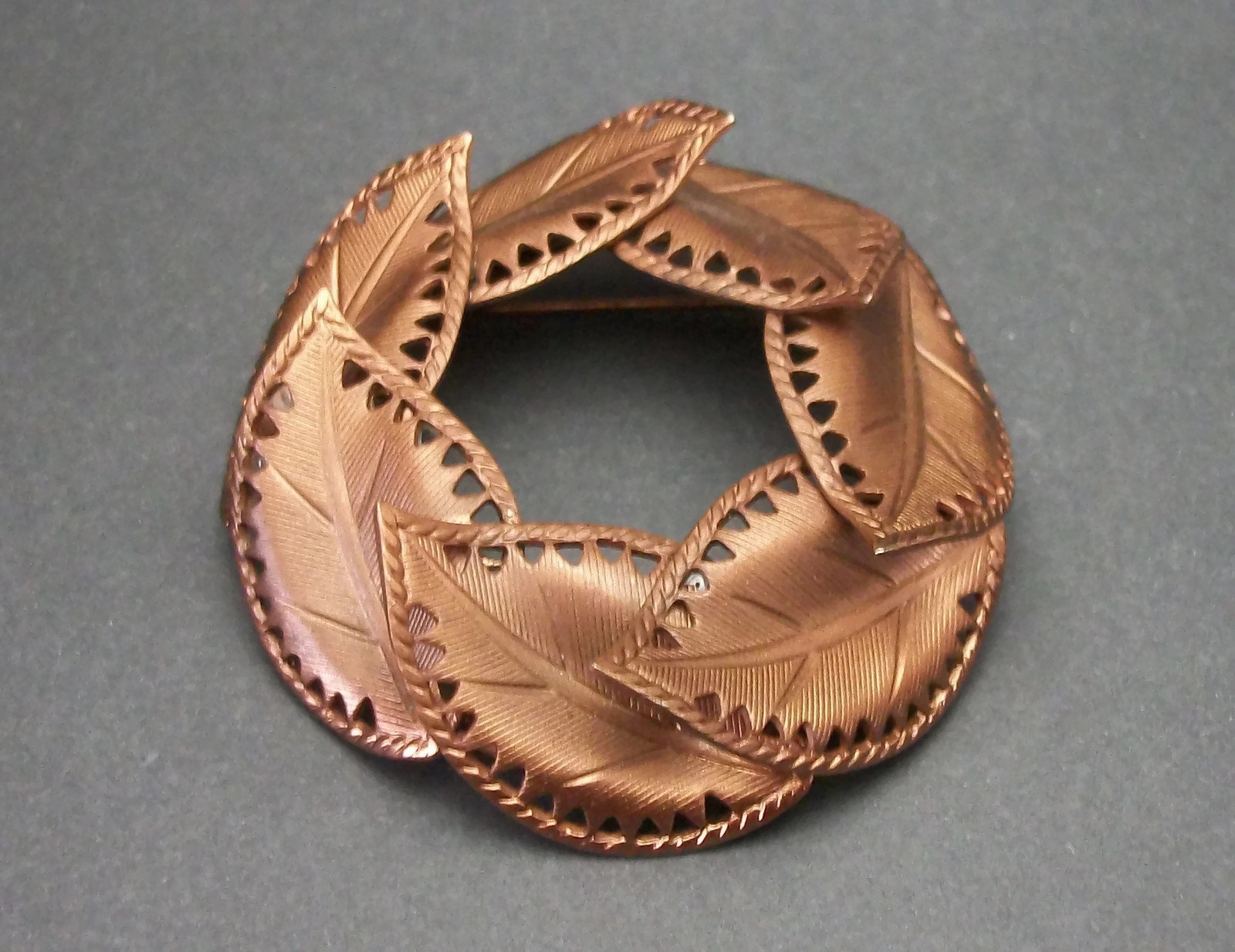 Vintage Copper Leaf Wreath Brooch Circle Pin Copper Metal Leaves Lapel ...